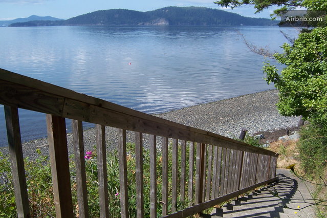 Samish Island Waterfront Cabin in Bow