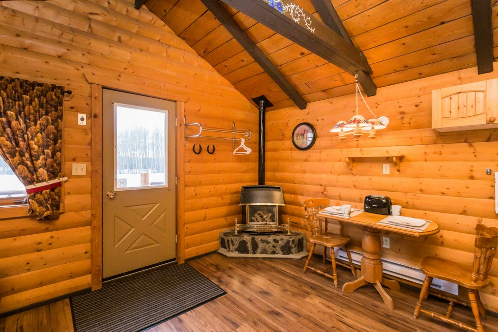 The Mustang Cabin - Bear Creek Cabins - Boutique hotels for Rent in ...