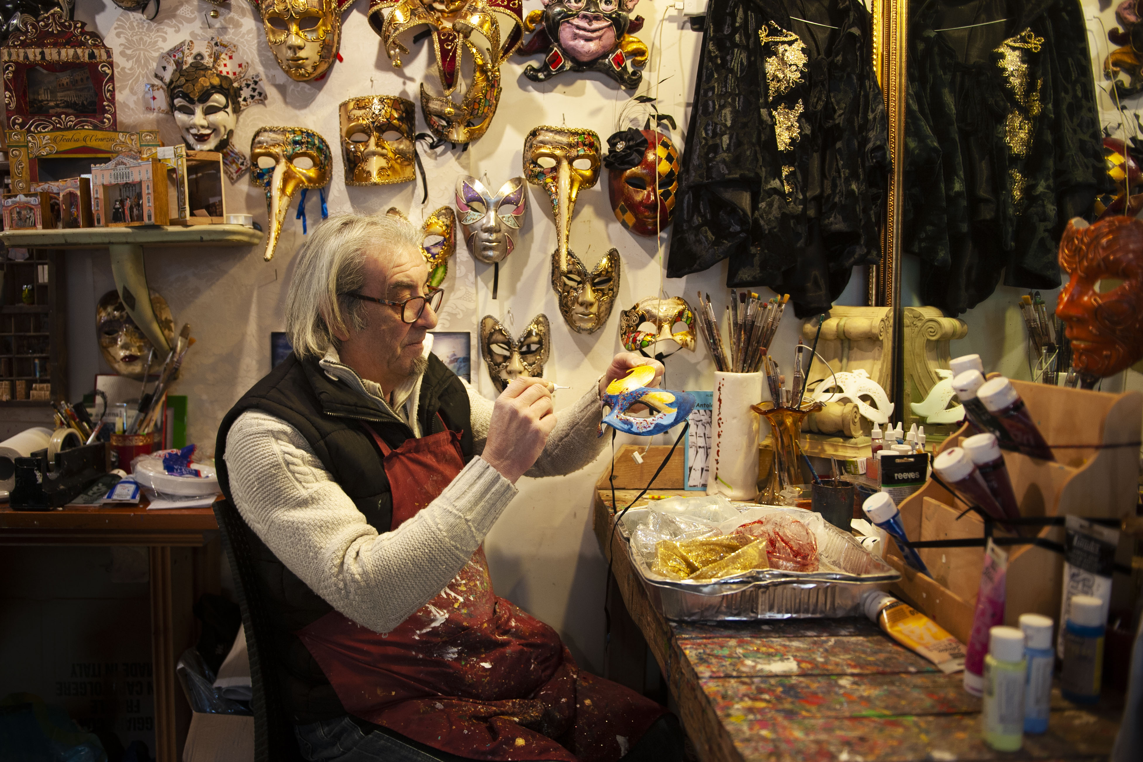 Create Venice carnival mask - Airbnb