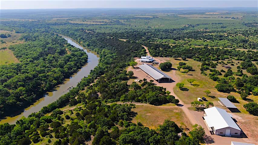Lone Star River Ranch on 1200 acres - sleeps 45 - Farm stays for Rent ...