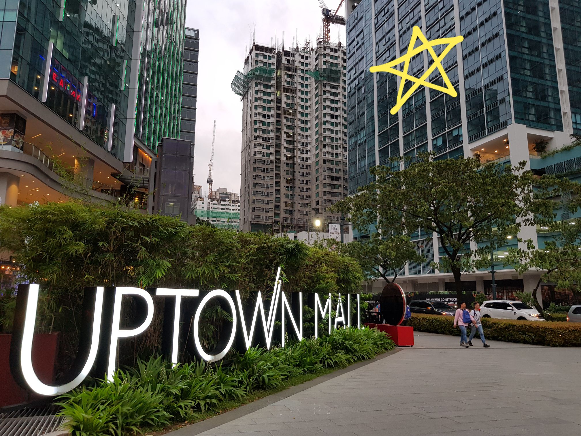 Cozy 1BR One Uptown BGC across Uptown Mall, Hyatt - Condominiums for ...