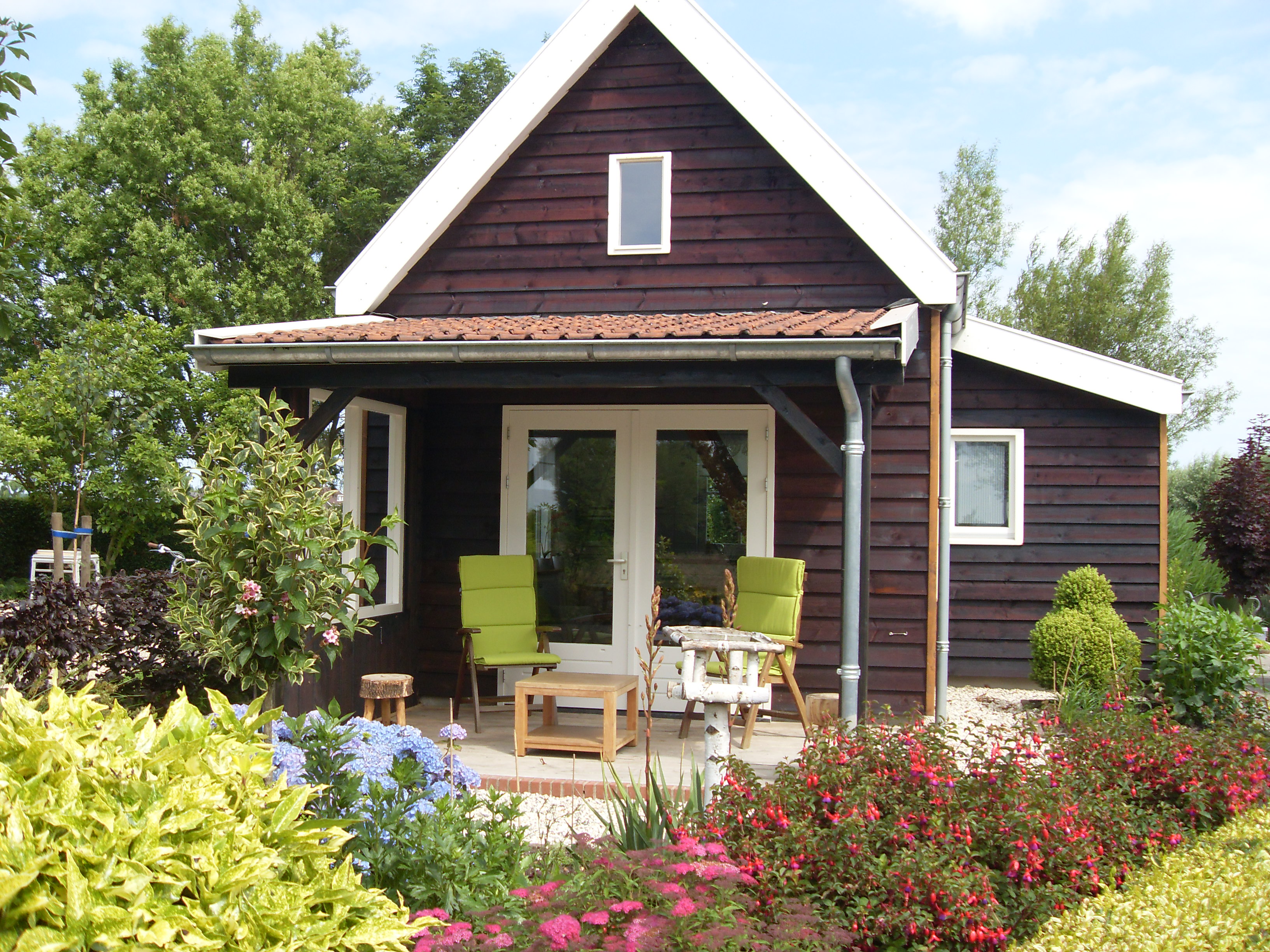 Authentic Dutch cottage - Cabins for Rent in Hazerswoude-Dorp, South ...