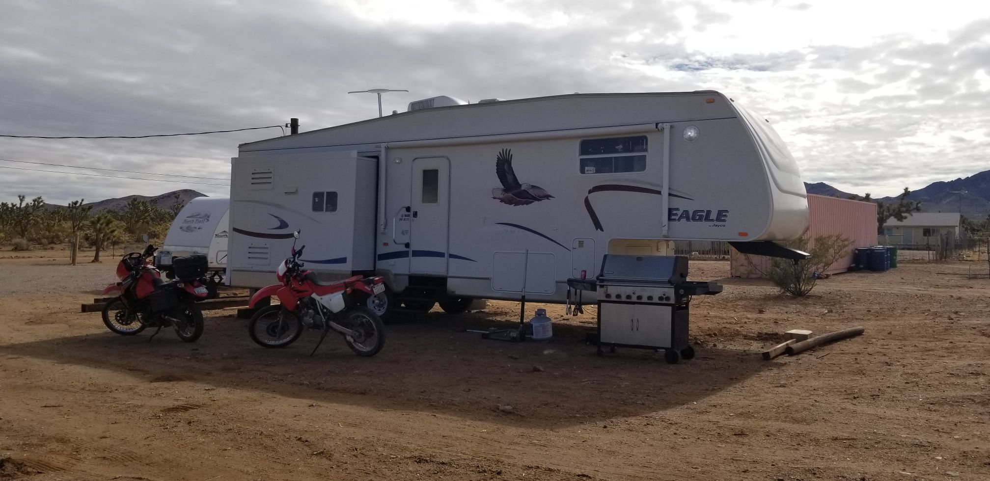 The Escape 1 - Campers/RVs for Rent in Dolan Springs, Arizona, United ...