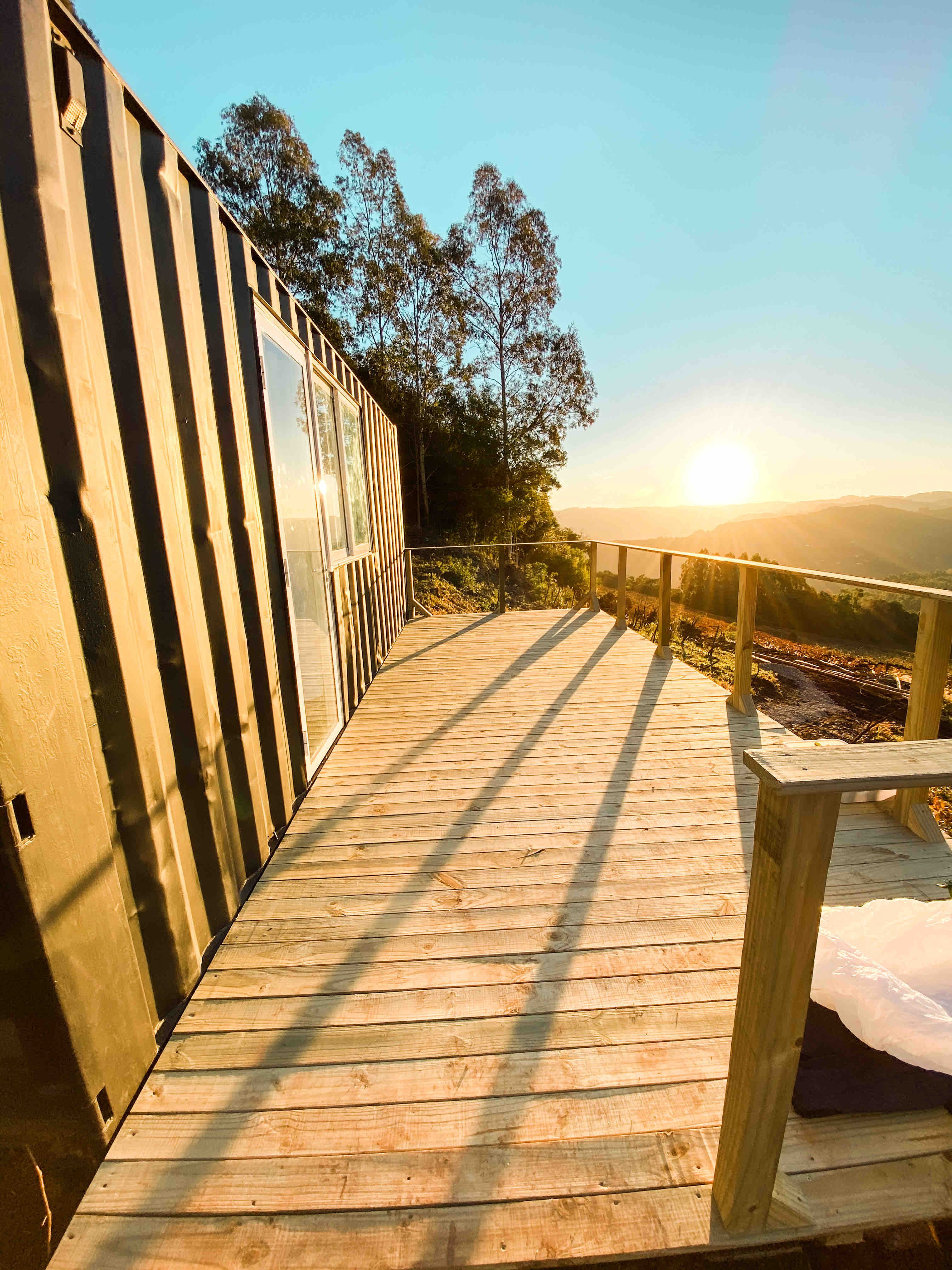 Cabana Container na Montanha - Instagram @vivaexpy - Hotéis-fazenda ...