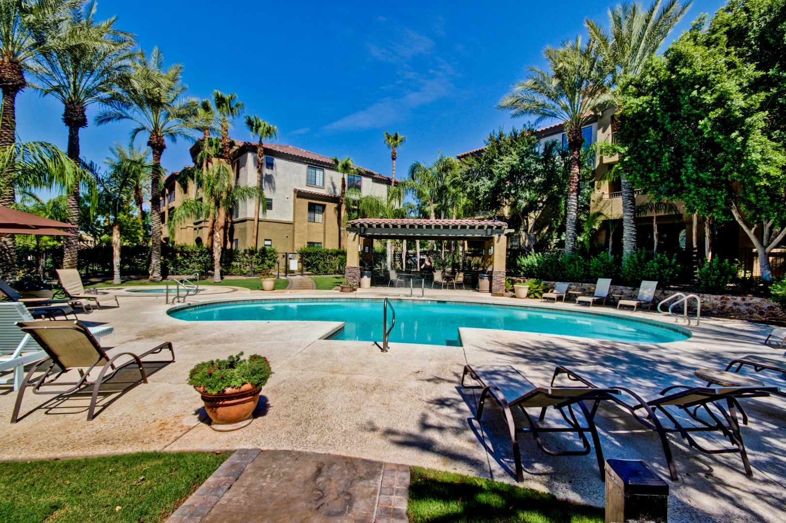 💯🏠Quiet, Gated, Pool, Free Parking, Wi-Fi, 🌞 - Condominiums for Rent in ...