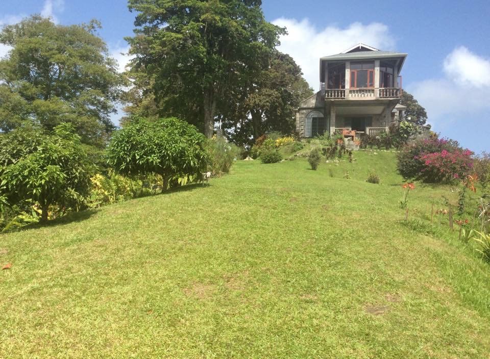 Mahogany Ridge Ginger Lily Room - Bed and breakfasts for Rent in Diego ...