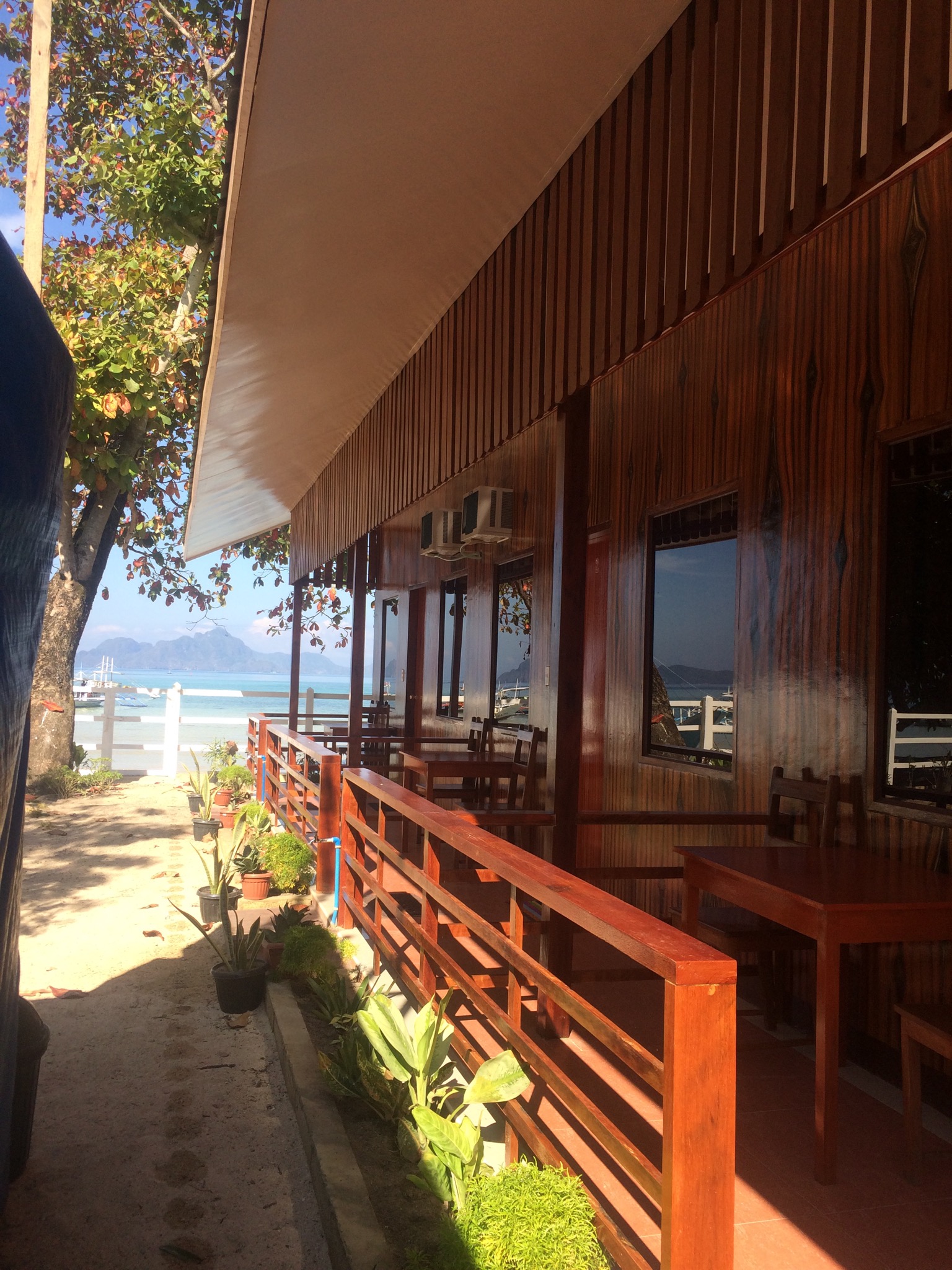 Fabregas beach cottage couple room - Bungalows for Rent in El Nido ...