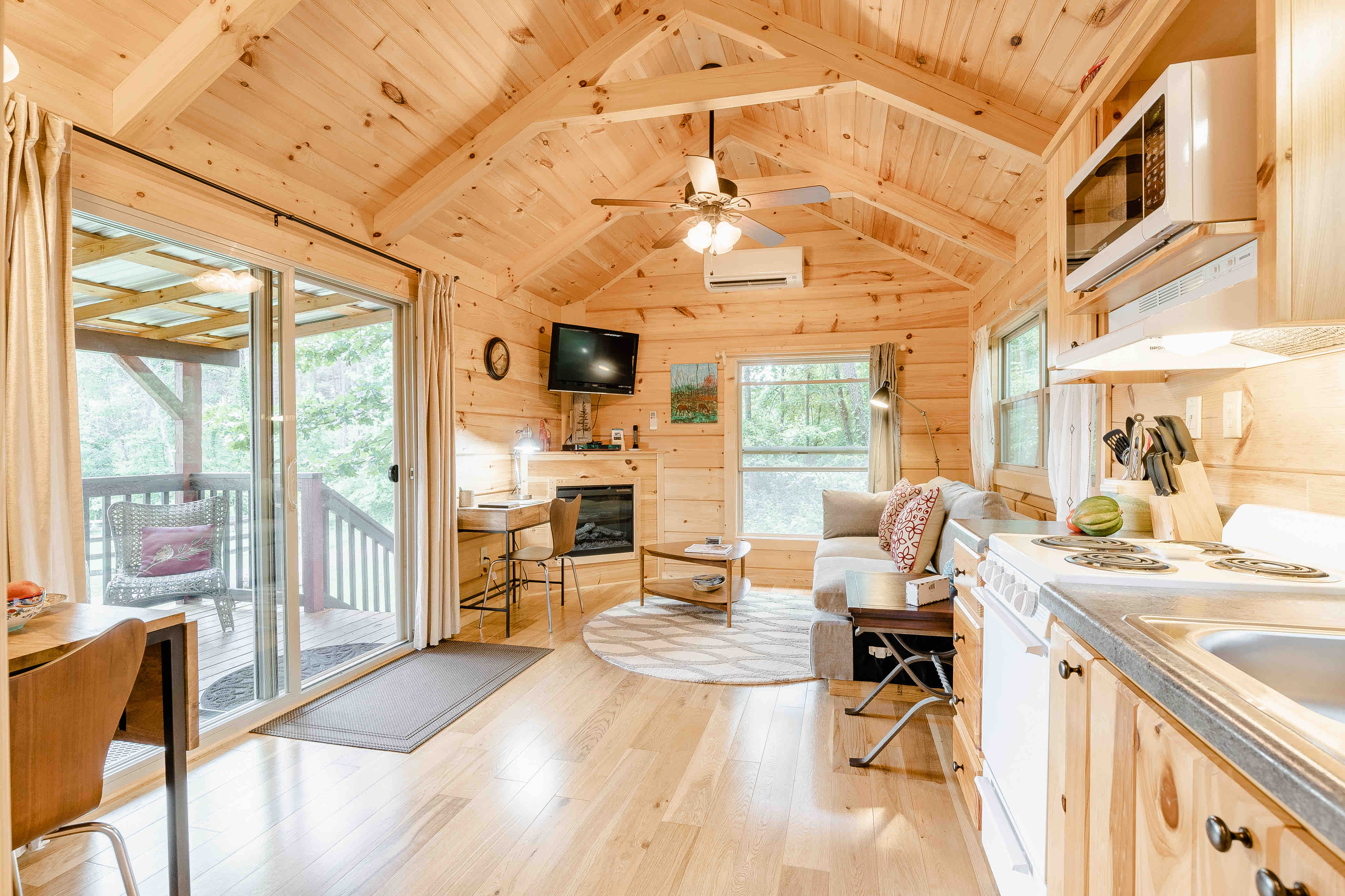 Gorgeous Cabin with Max Comforts nr TIEC Wineries - Tiny houses for ...