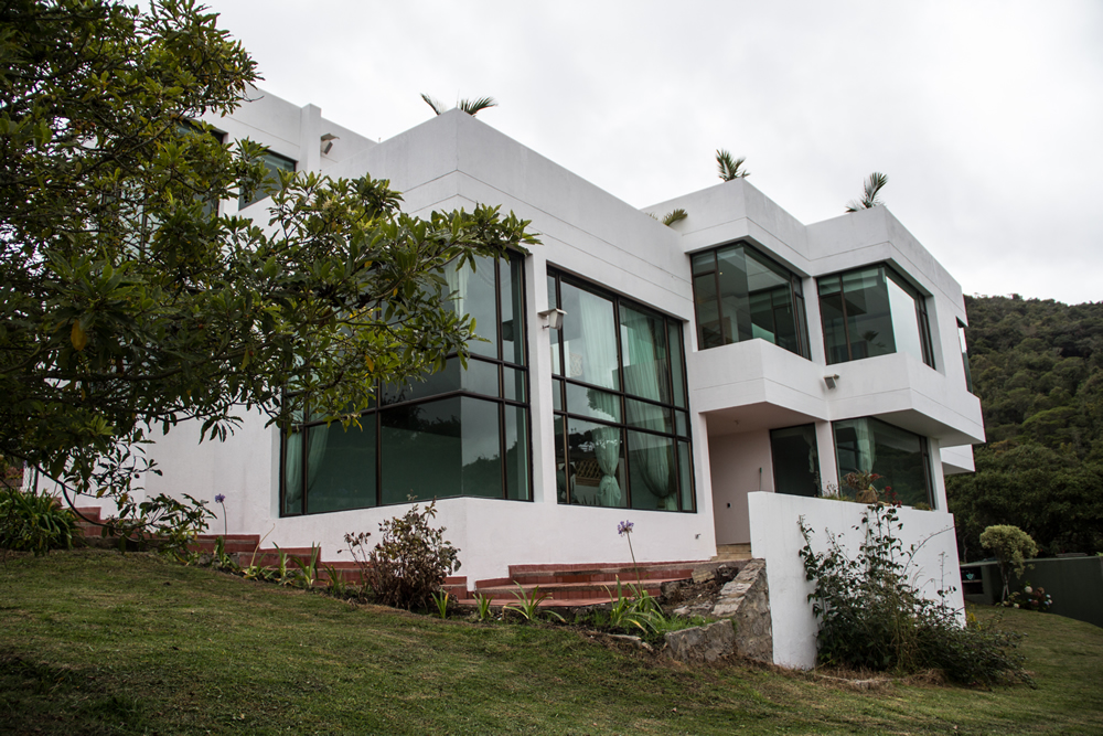 Beautiful, Modern and Big House in Sindamanoy - Houses for Rent in Chia ...