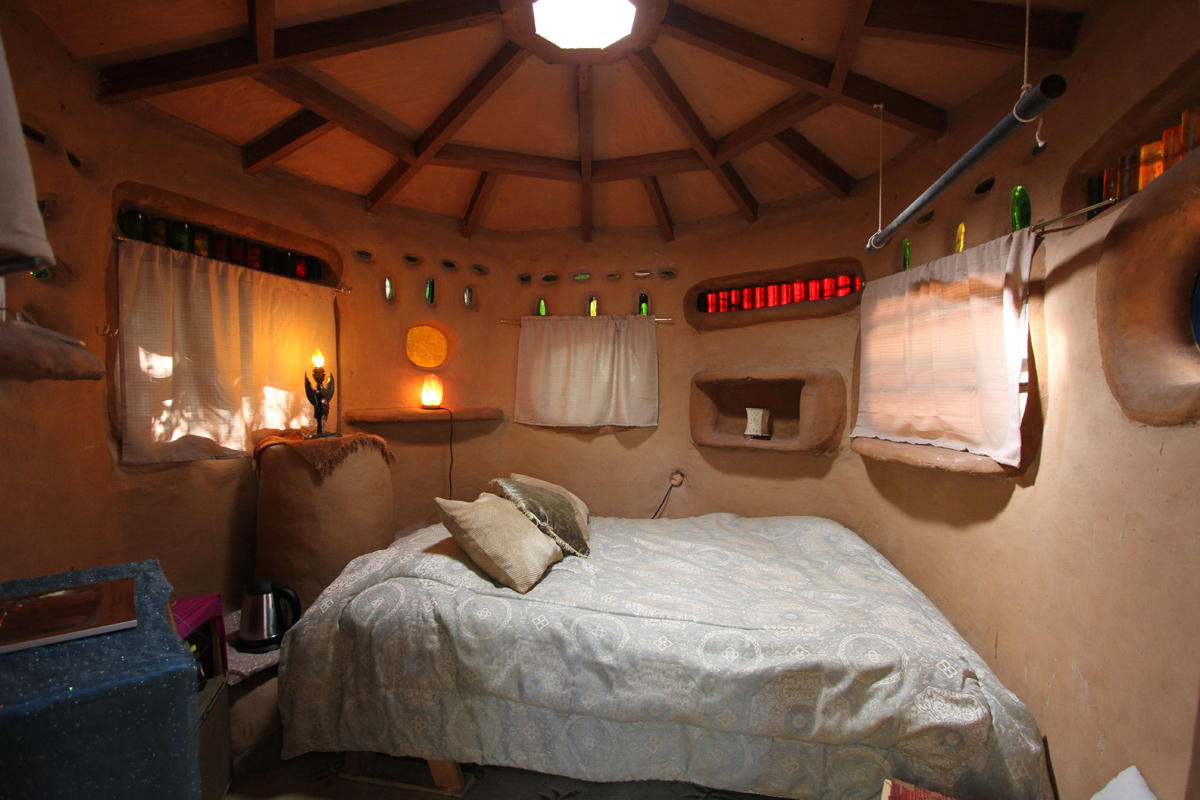 A Grass-Roofed Earthen Hobbit Hut - Huts for Rent in Geyserville ...