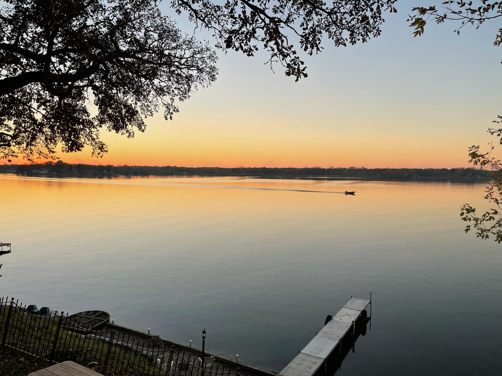 SPACIOUS and Stylish Lakefront Retreat with VIEWS! - Houses for Rent in ...