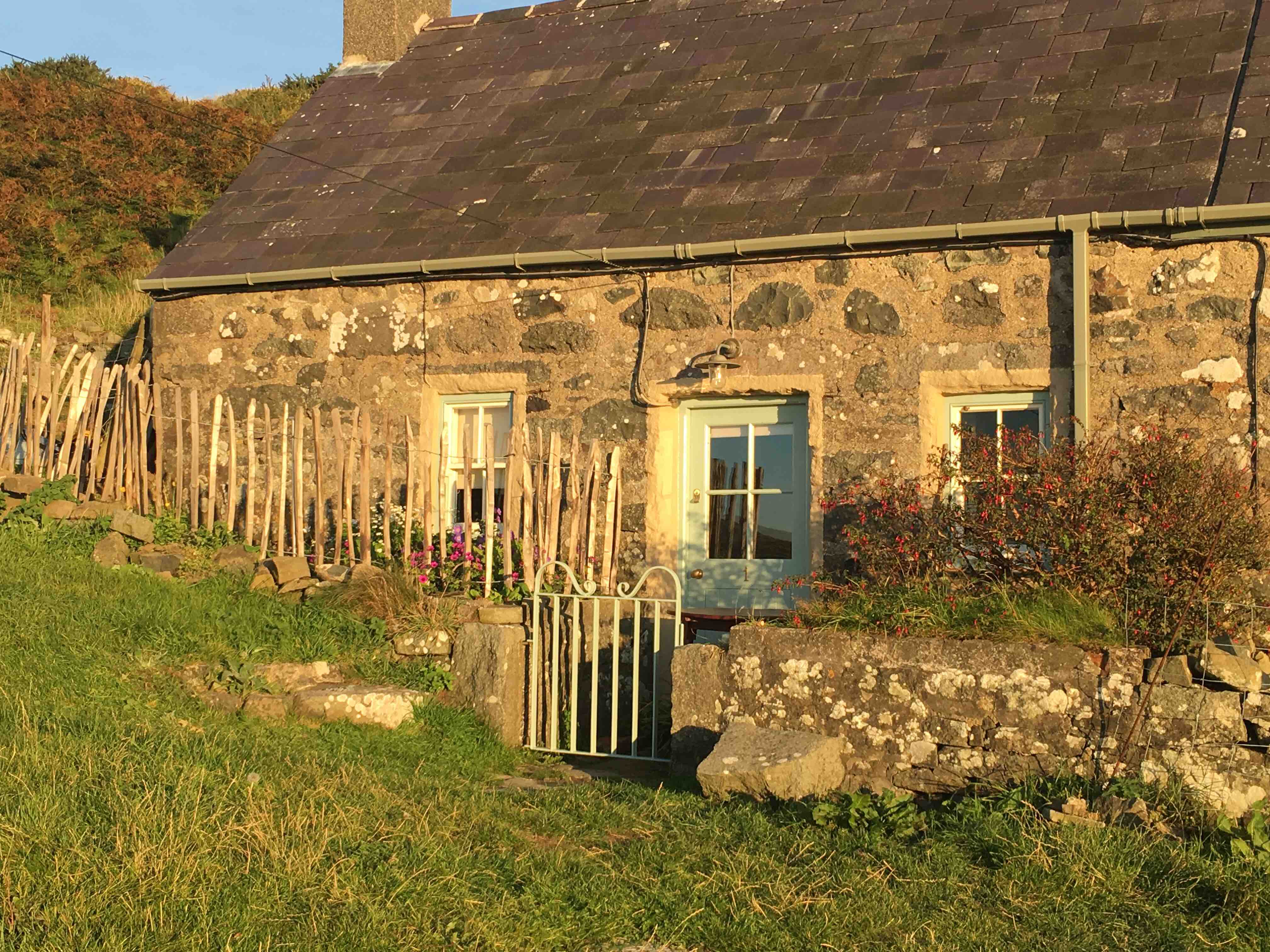 Rural Tiny Characterful Welsh Crog Loft Cottage - Tiny houses for Rent ...
