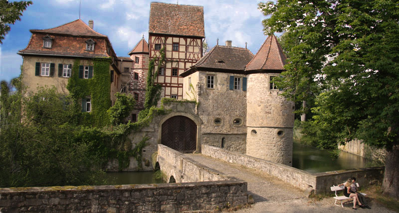 Manor by the moated castle - Airbnb