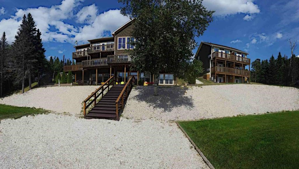 A Riverside Dream.... - Bed and breakfasts for Rent in Springdale ...