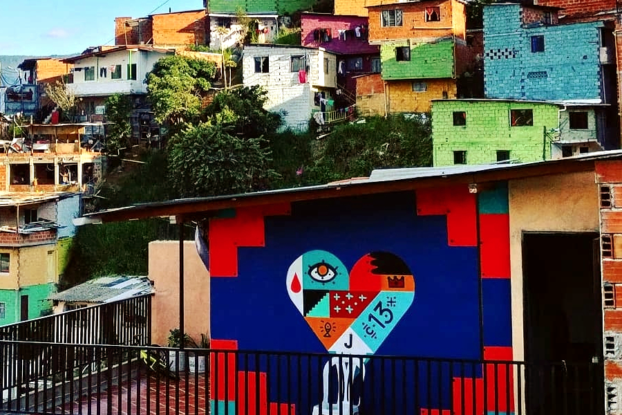 Comuna 13 Graffiti Tour y Comida Callejera - Airbnb