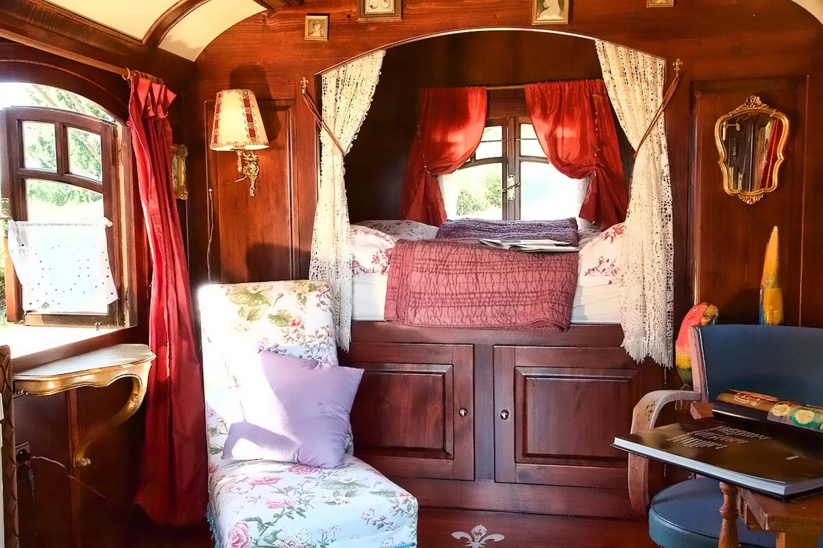 Boho chic gypsy wagon with a view and hottub - Tiny houses for Rent in ...