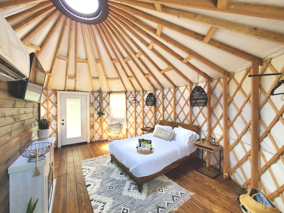The Cardinal Boho style Yurt - Yurts for Rent in Logan, Ohio, United States