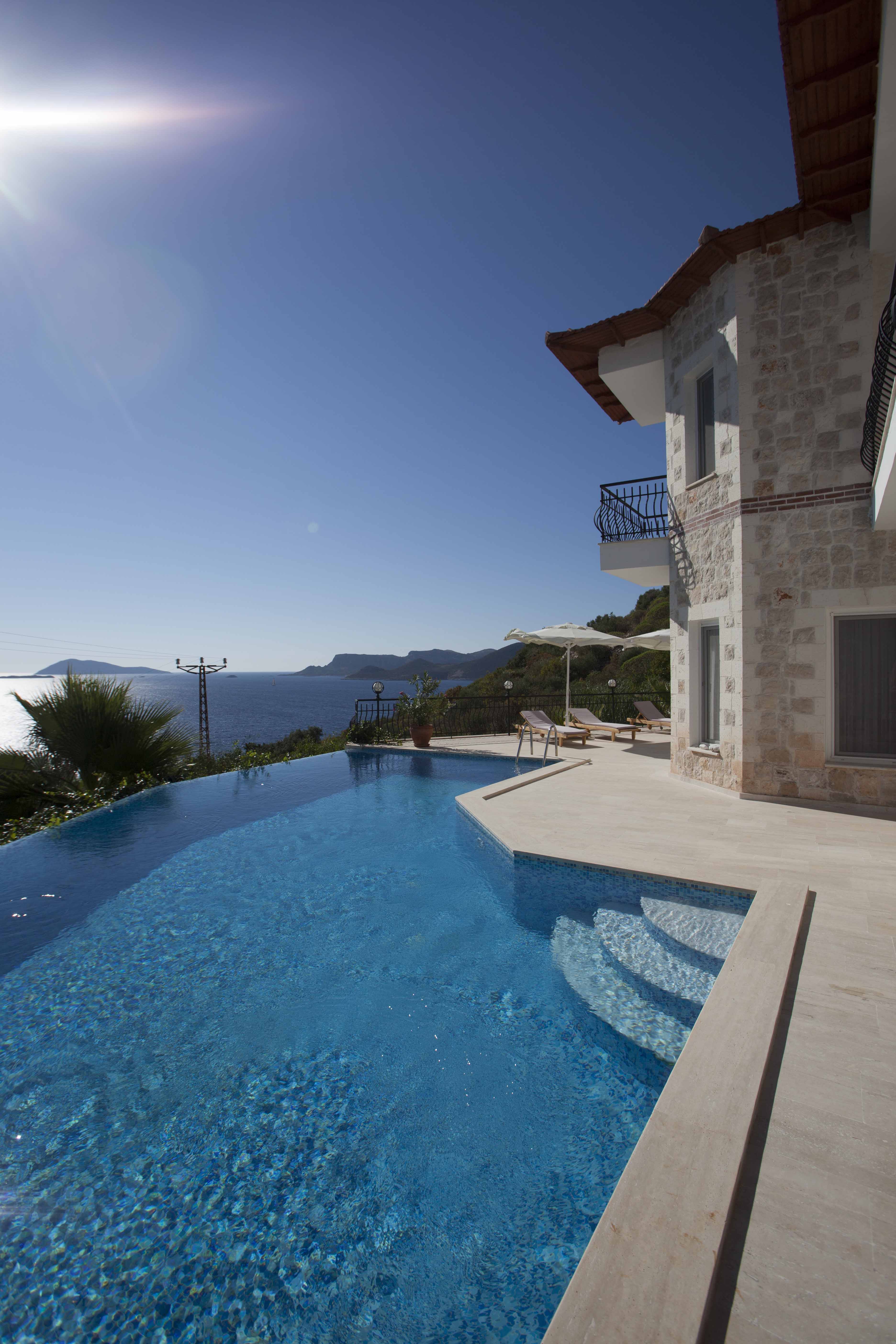 Monix Homes-Villa Jiok, Luxuriös, Steinverkleidet - Häuser zur Miete in Kaş, Antalya, Türkei ...