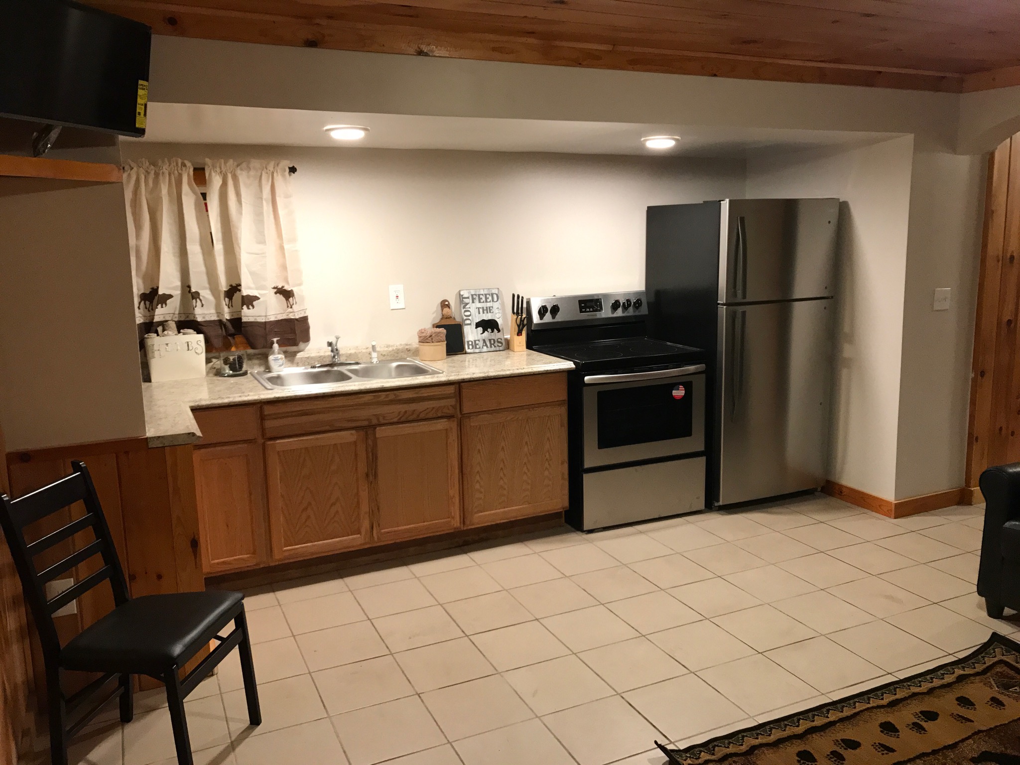 Black Bear Inn The Bear Den - Hotels for Rent in Wellston, Michigan ...