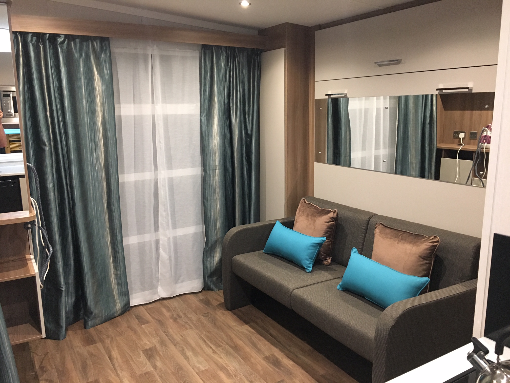 Lodge on a Lake - Cabins for Rent in Cardiff, Wales, United Kingdom ...