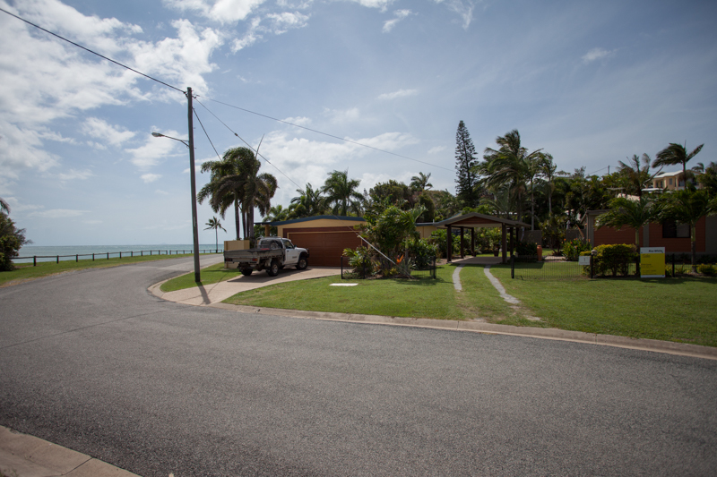 “The Point Beach House” - Houses for Rent in Slade Point, Queensland ...