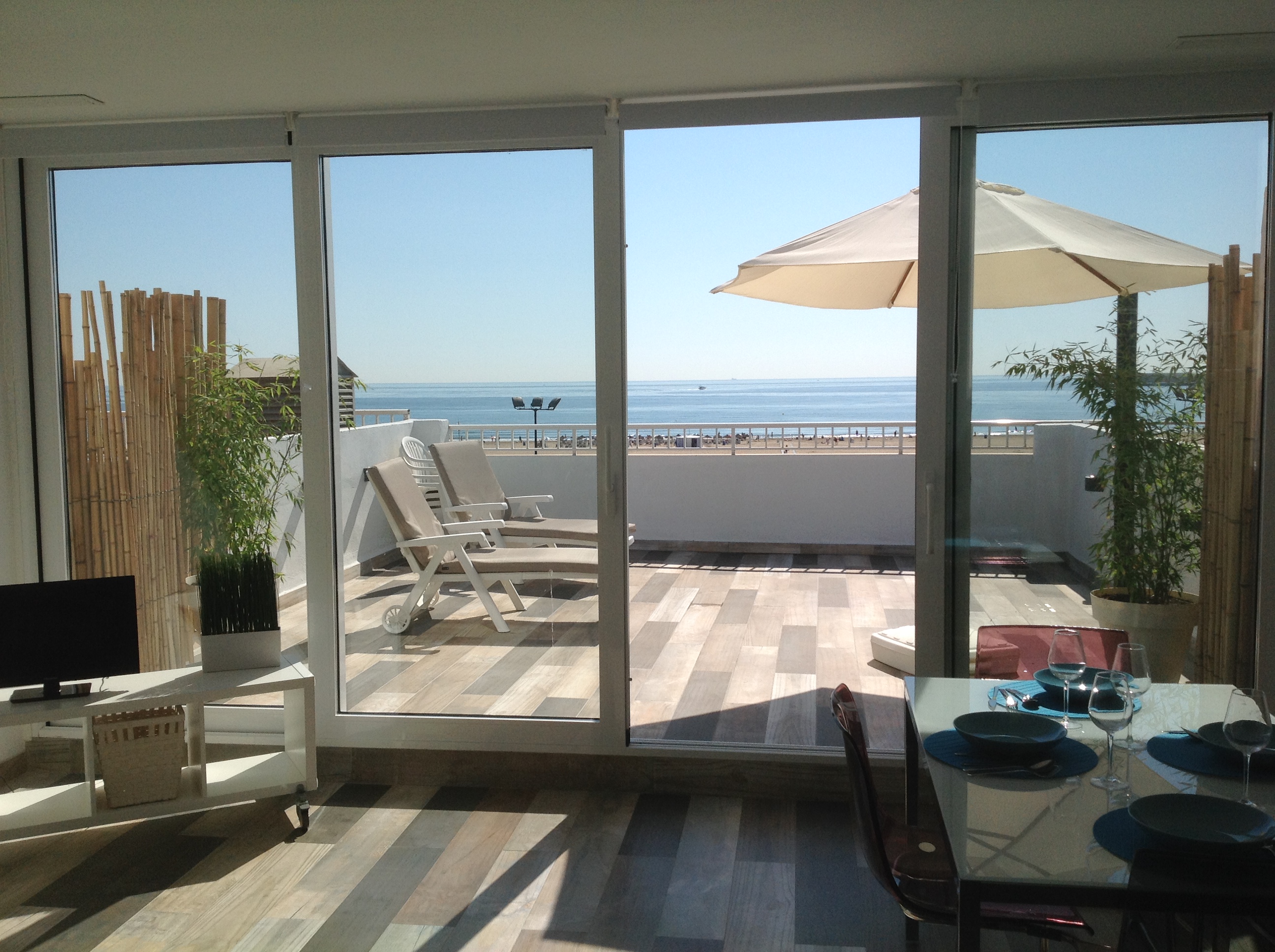 Precioso ático en primera línea de playa - Apartamentos en alquiler en ...