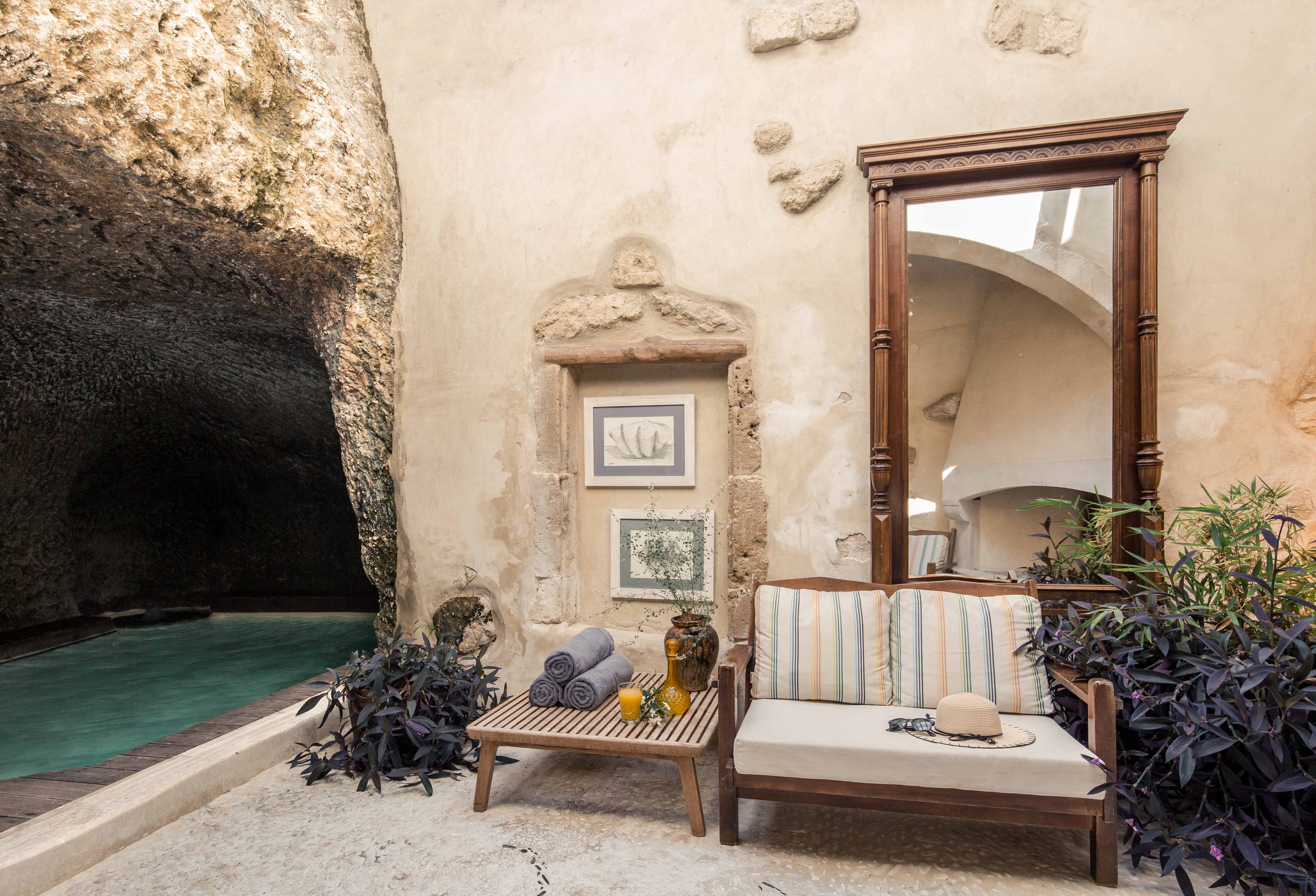 Venetian mill villa wth grotto pool - Villas for Rent in Goulediana ...