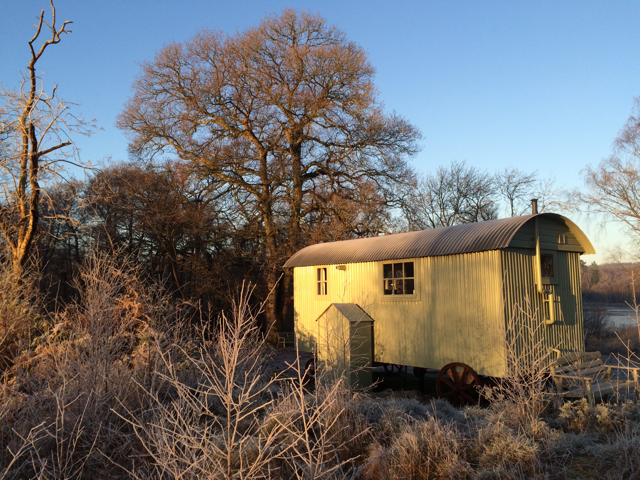 Isolated Shepherds Hut Woodlands Hide - Shepherd's huts (UK, France ...
