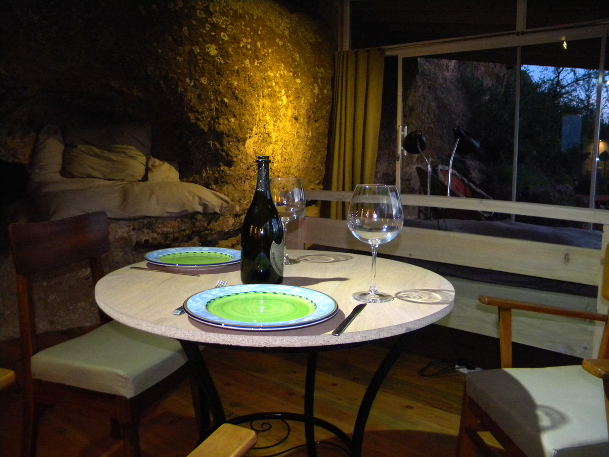 The Cave - Romantic Getaway on Champagne Ridge - Caves for Rent in ...