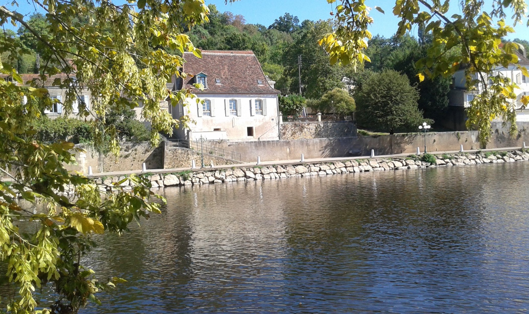 Le Bugue town centre - unspoilt river views - Houses for Rent in Le ...