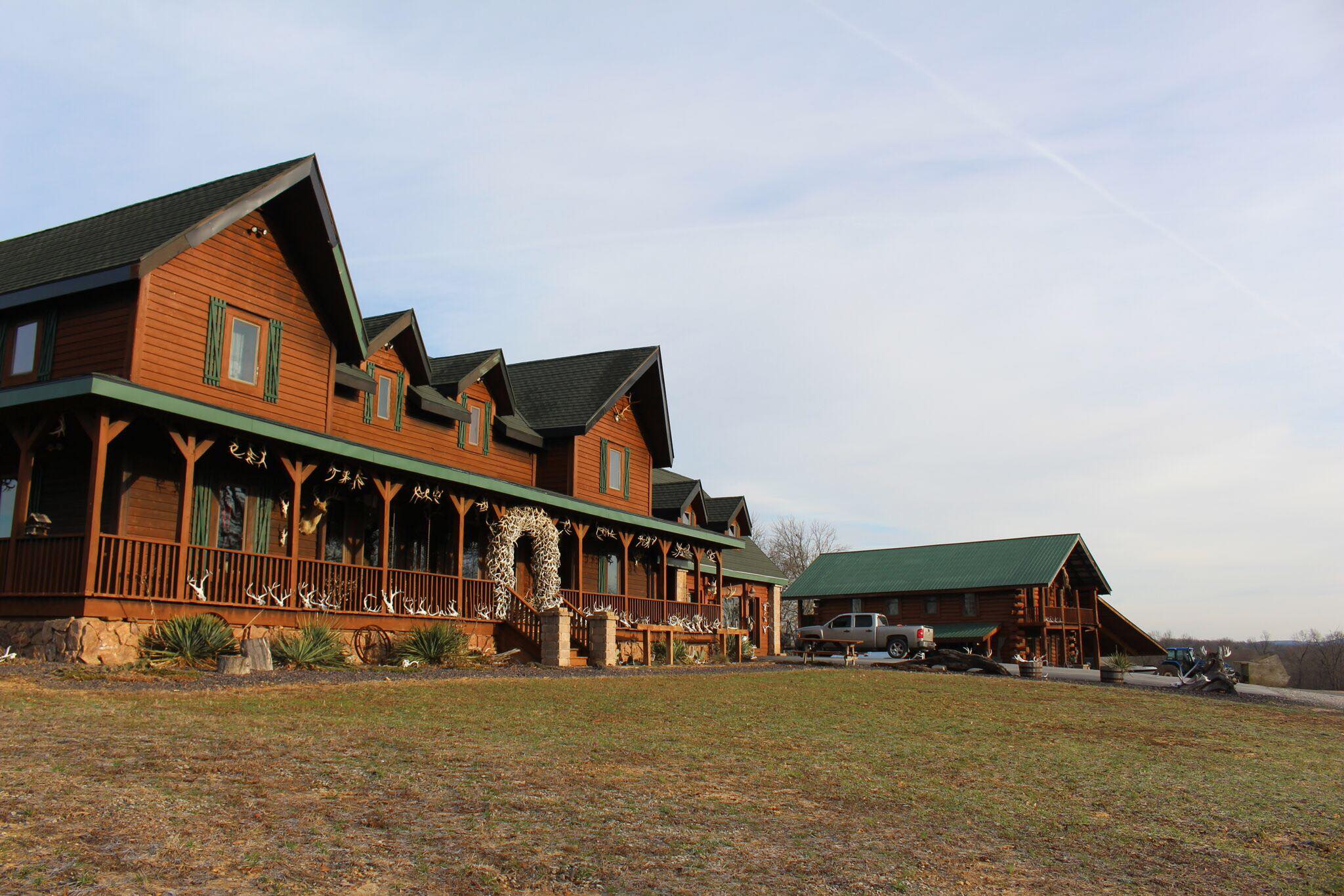 Samson's Whitetail Mountain Rustic Lodge - Cabins for Rent in Vienna ...