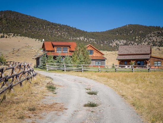 Ranch Retreat at the base of the Pioneer Mountains - Houses for Rent in ...