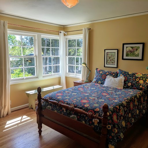 Urban Farm w/ Chickens & Breakfast - Houses for Rent in Portland ...