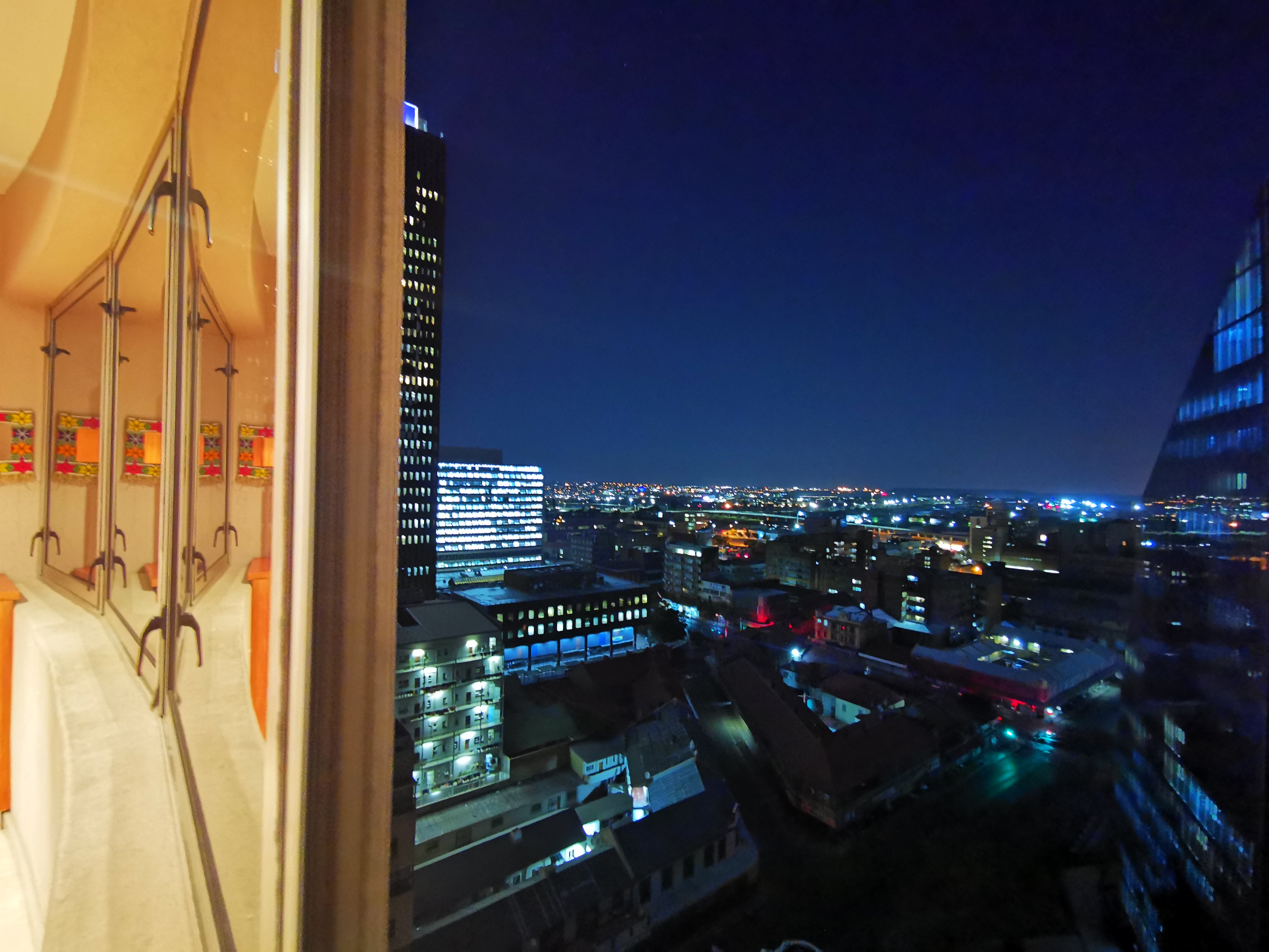 Amazing Joburg views &Unique CBD Luxury Experience - Condominiums for ...