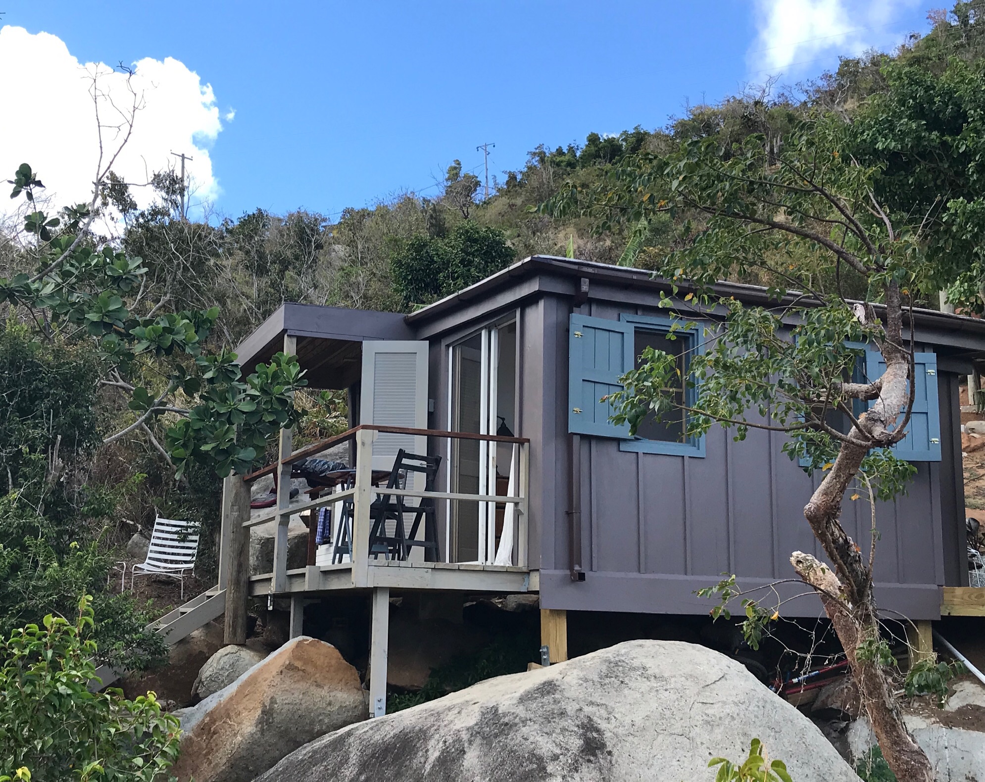 Tiny Cozy Shack 8 minutes from Beef Island airport - Huts for Rent in ...