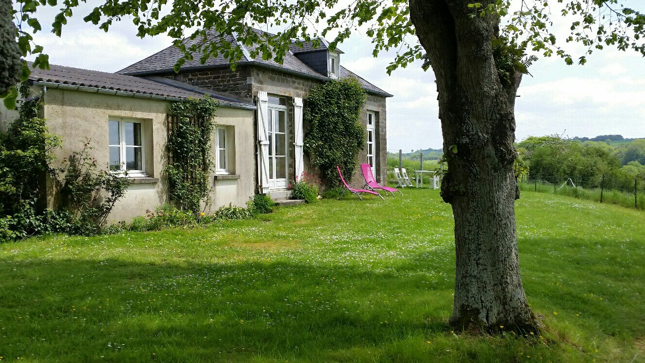 Gîte La Vernisserie - Guest houses à louer à Pont-Farcy, Normandie ...