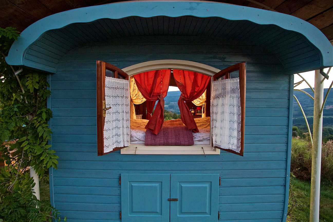 Boho chic gypsy wagon with a view and hottub - Tiny houses for Rent in ...