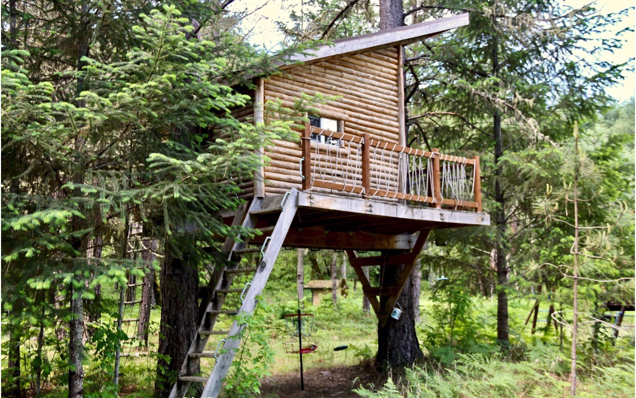 Log Cabin w/Treehouse & Zip Line on Rogue River - Houses for Rent in ...