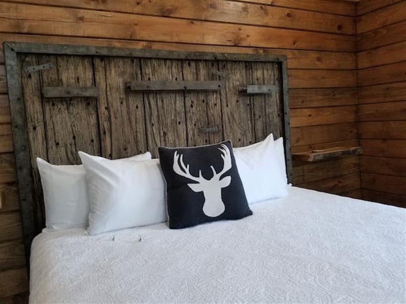 Deer Run Treehouse - Hot Springs Treehouses - Treehouses for Rent in ...