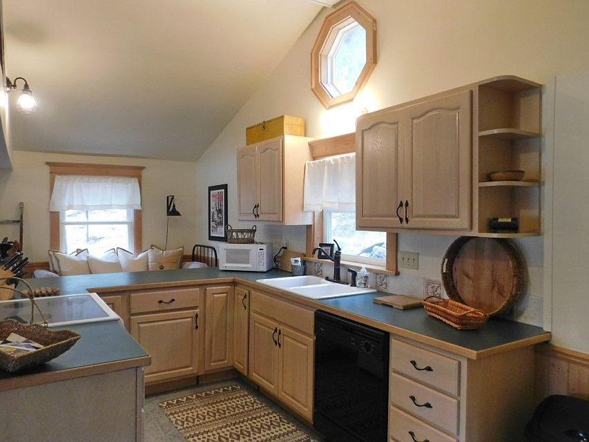 Spring Lake Cabin - Cabins for Rent in Iron Mountain, Michigan, United ...