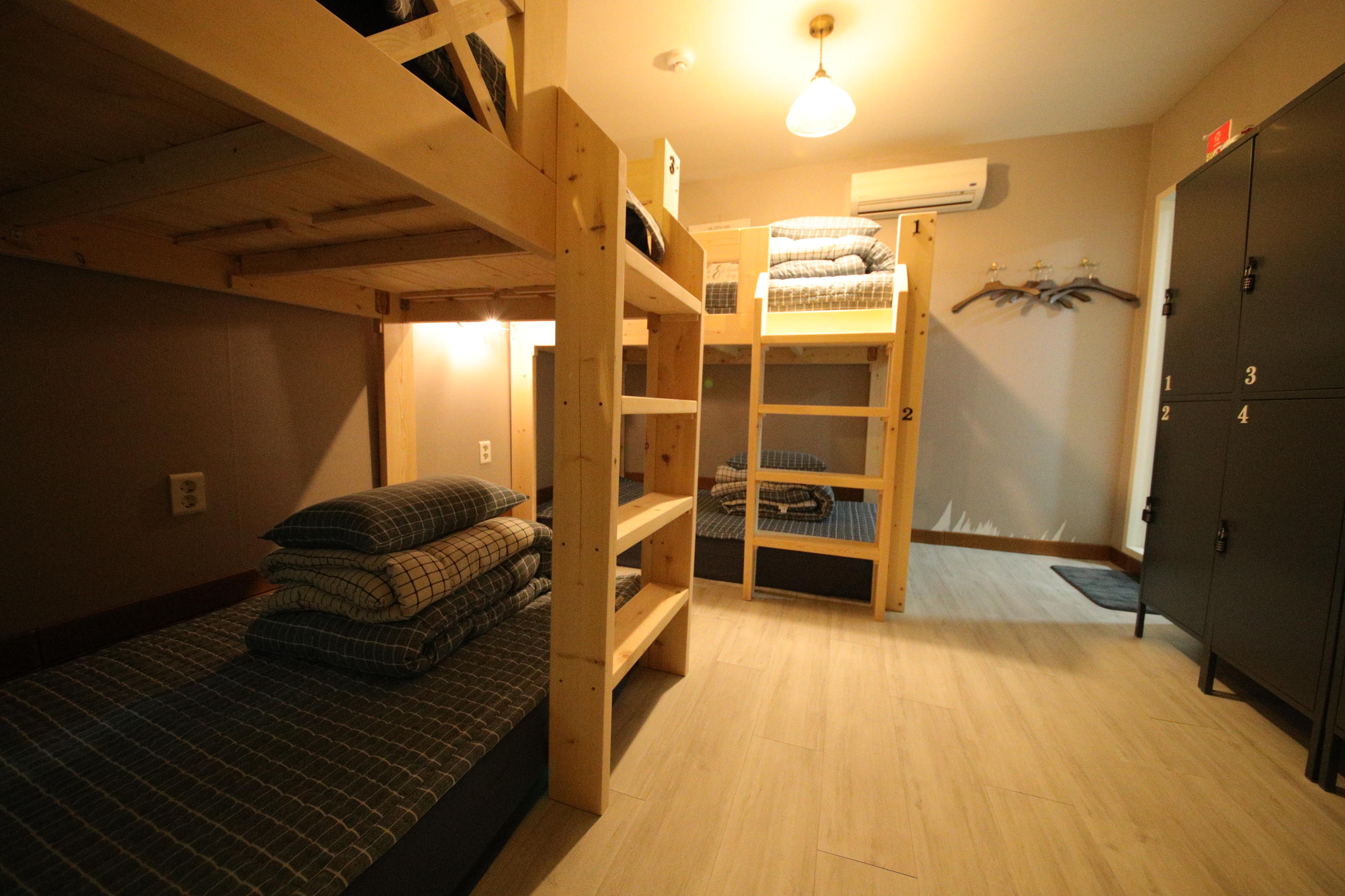 Quintuple Room (5-Beds Room) with Private Bathroom - 마포구의 주택에서 살아보기, 서울, 한국