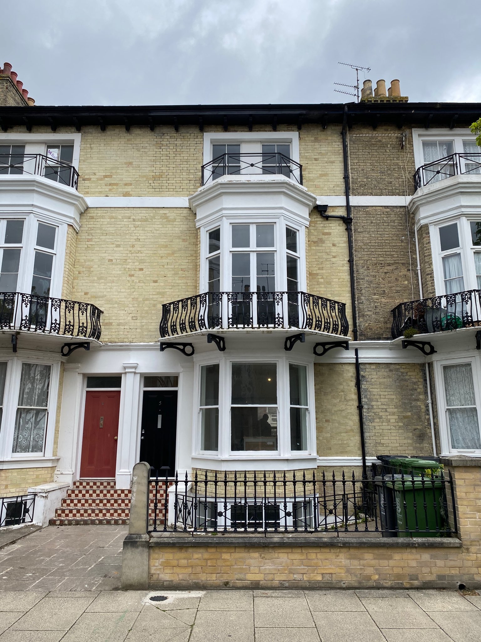 Spacious period townhouse close to seafront - Townhouses for Rent in ...