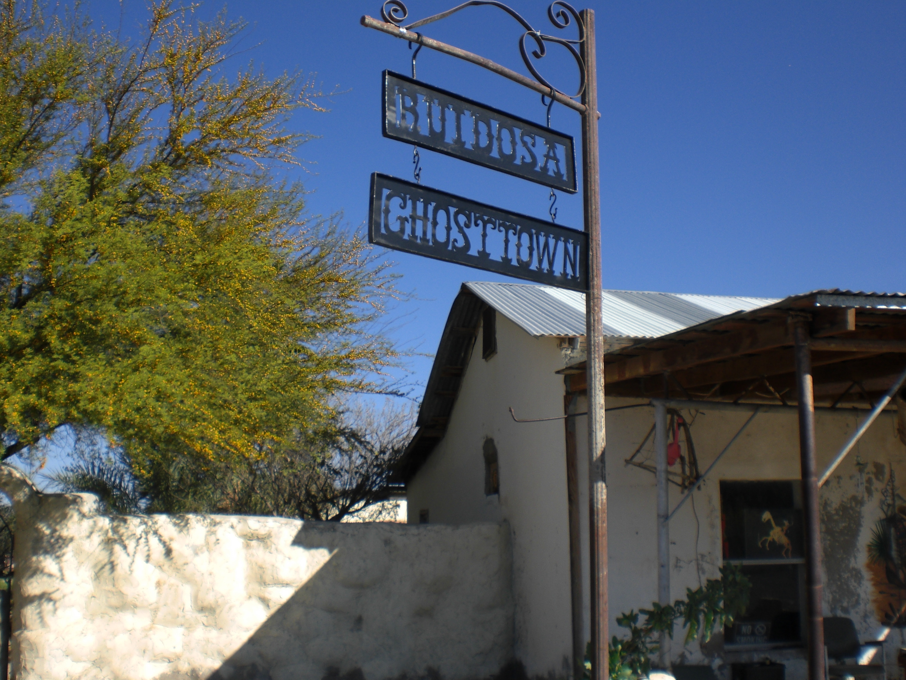 Ruidosa Ghost Town Inn - Houses for Rent in Marfa, Texas, United States ...