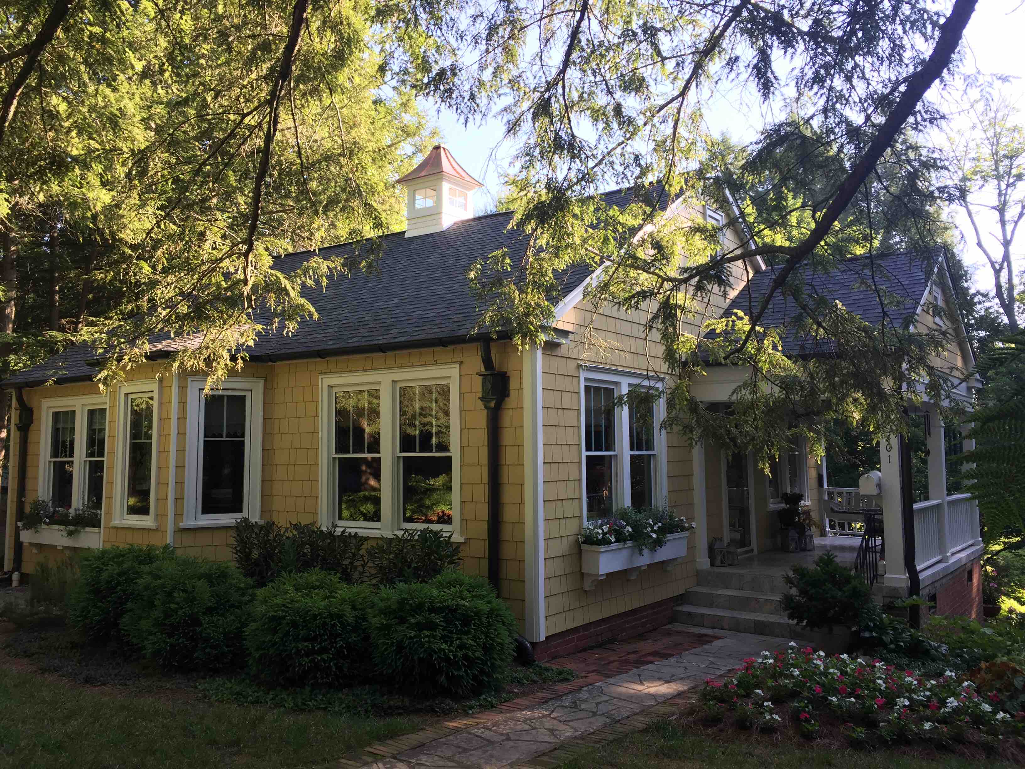 English Garden Cottage. - Cottages for Rent in Knoxville, Tennessee ...