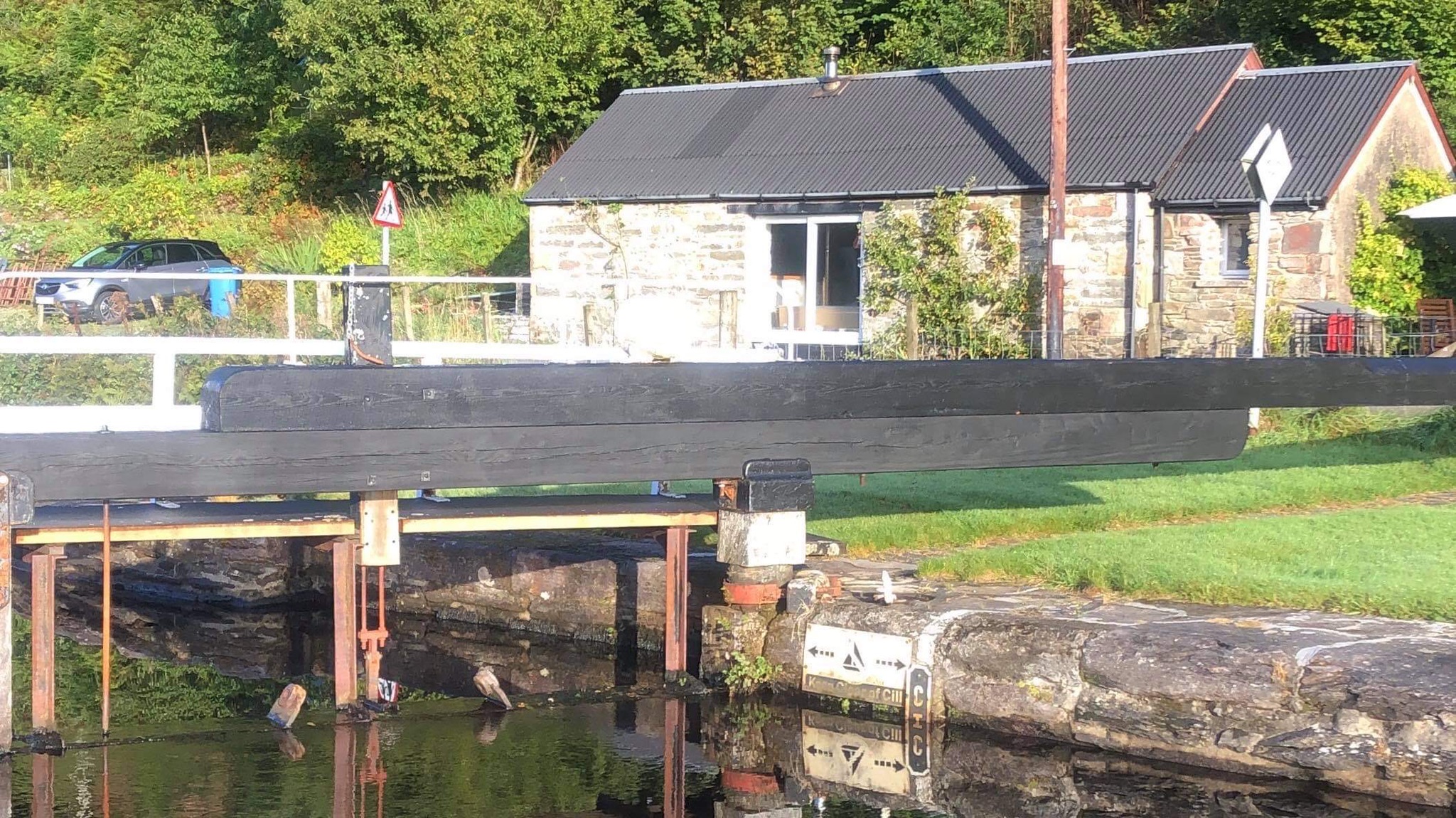 An Idyllic Cottage on the Crinan Canal - Cottages for Rent in Cairnbaan ...