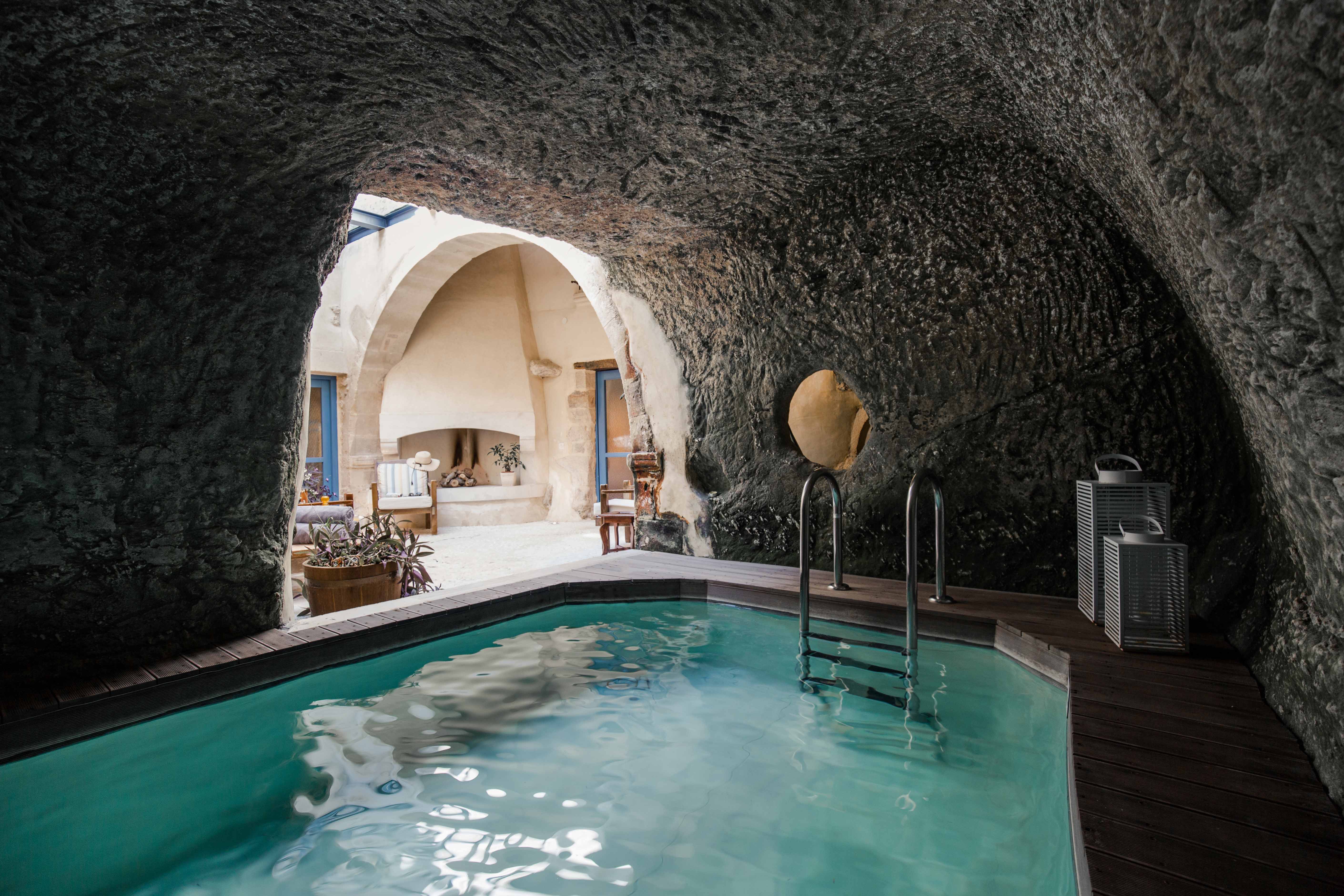 Venetian mill villa wth grotto pool - Cycladic houses (Greece) for Rent ...