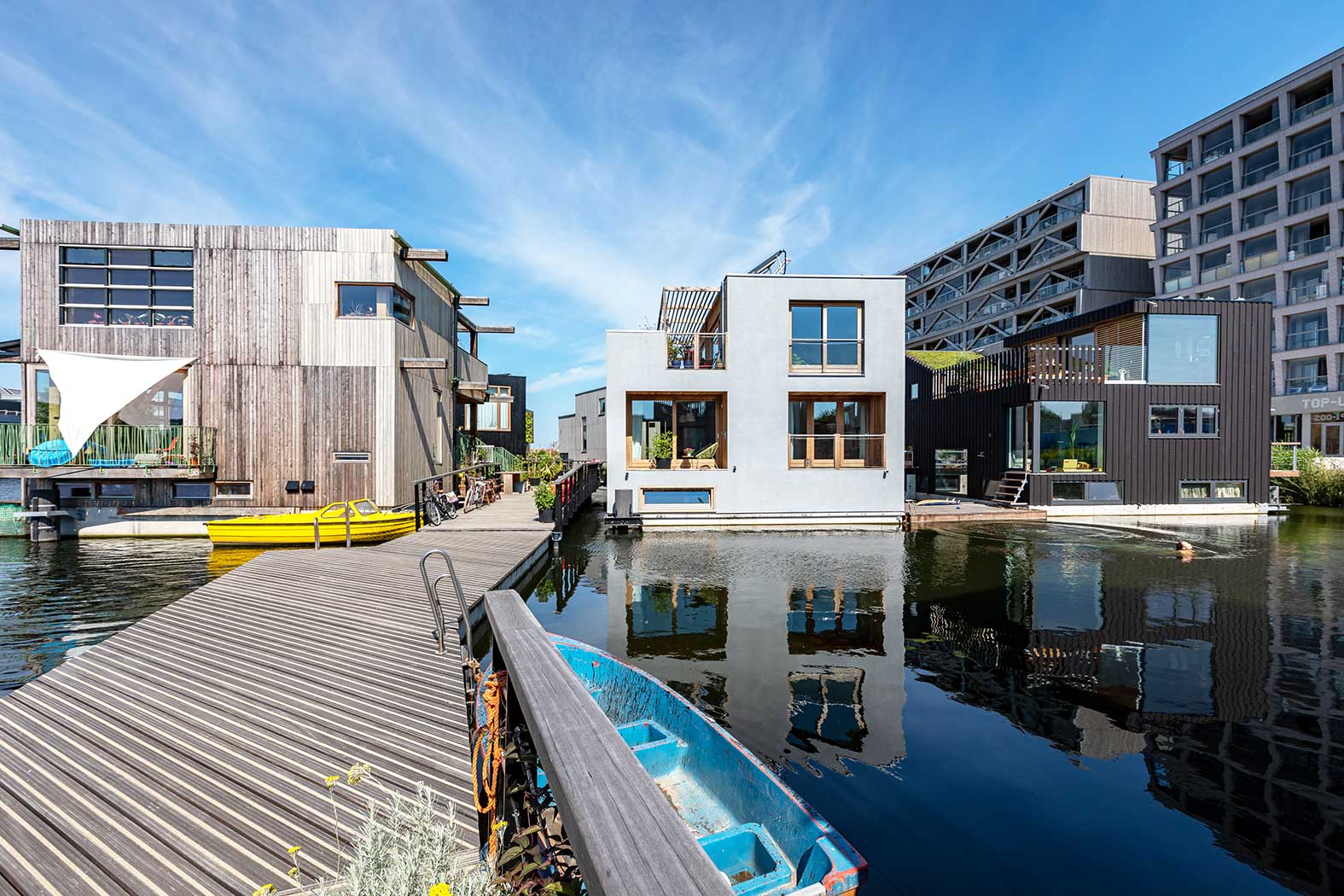 Spatial water Villa in Eco Village - Husbåde til leje i Amsterdam ...