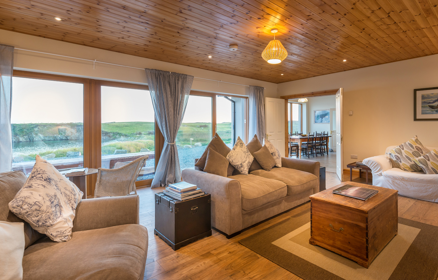 Dolphin Beach Lodge - Houses for Rent in Clifden, Galway, Ireland - Airbnb