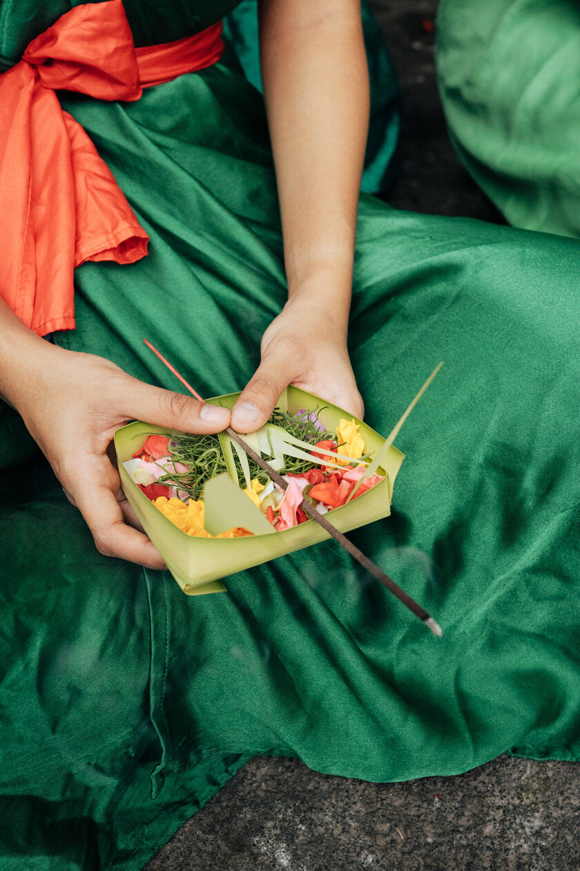 Canang-Making Workshop with Photographer - Airbnb