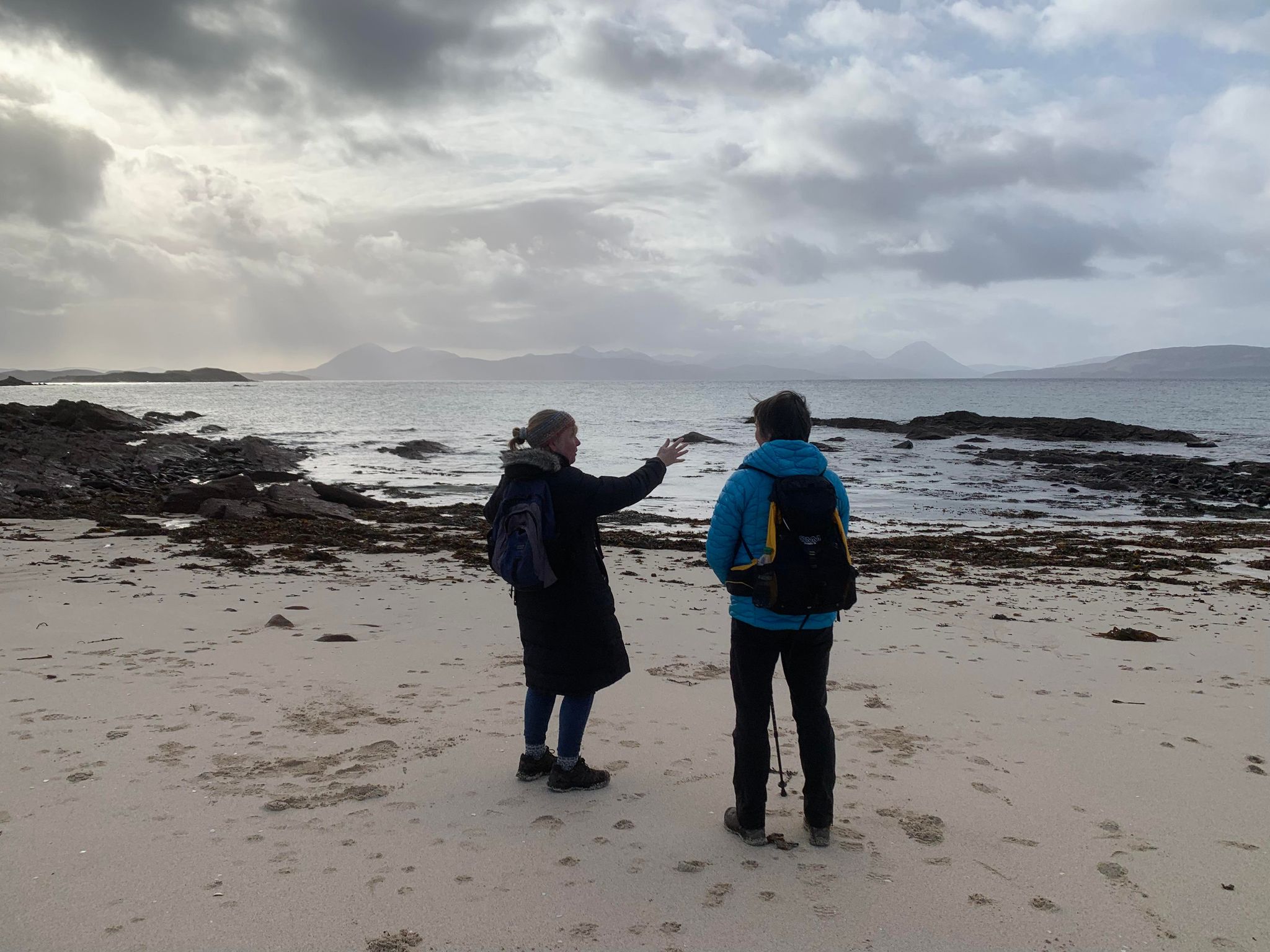 Coastal walk on an ancient path to Applecross coral beach - Airbnb